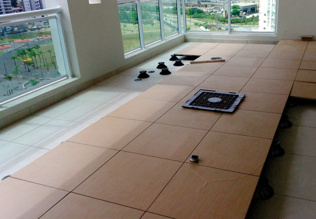 O que é o piso elevado? - Blog Astra